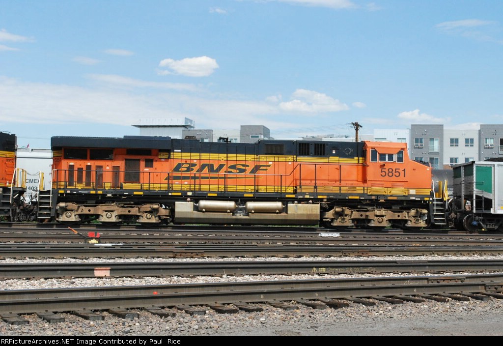 BNSF 5851